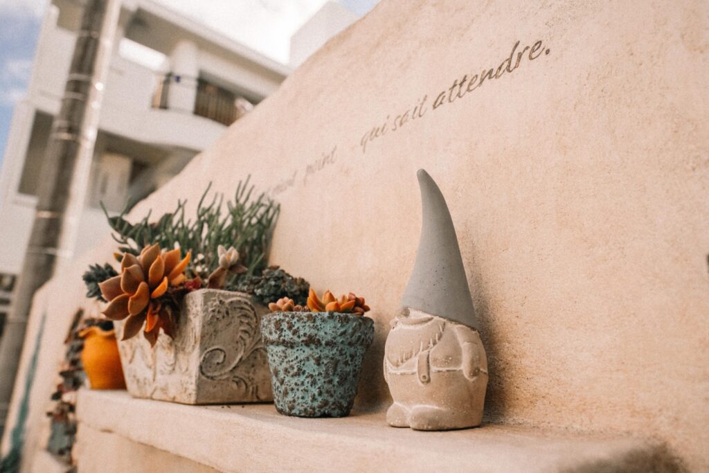 沖縄県糸満市の駐車場塀をモルタル造形でリノベーション【施工事例】 - mokumo