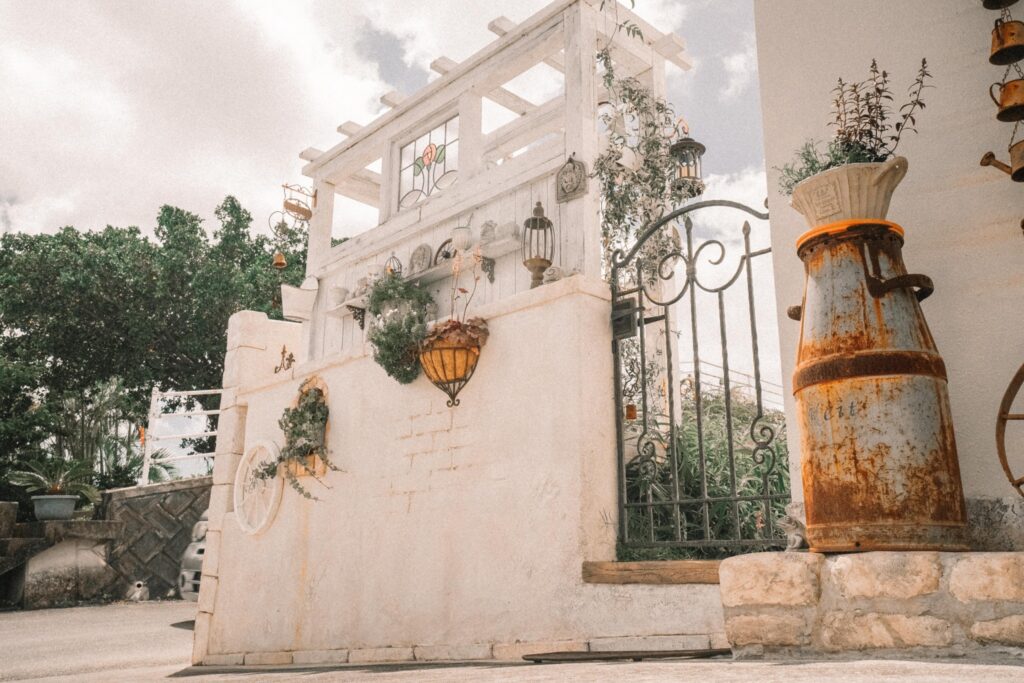 【沖縄県嘉手納町】モルタル造形で、お庭を彩りガーデニングの夢を叶える空間 - mokumo